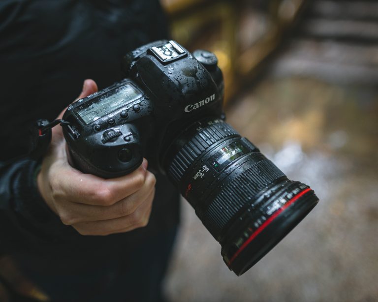 What is a DSLR Camera? A Complete Beginner's Guide
