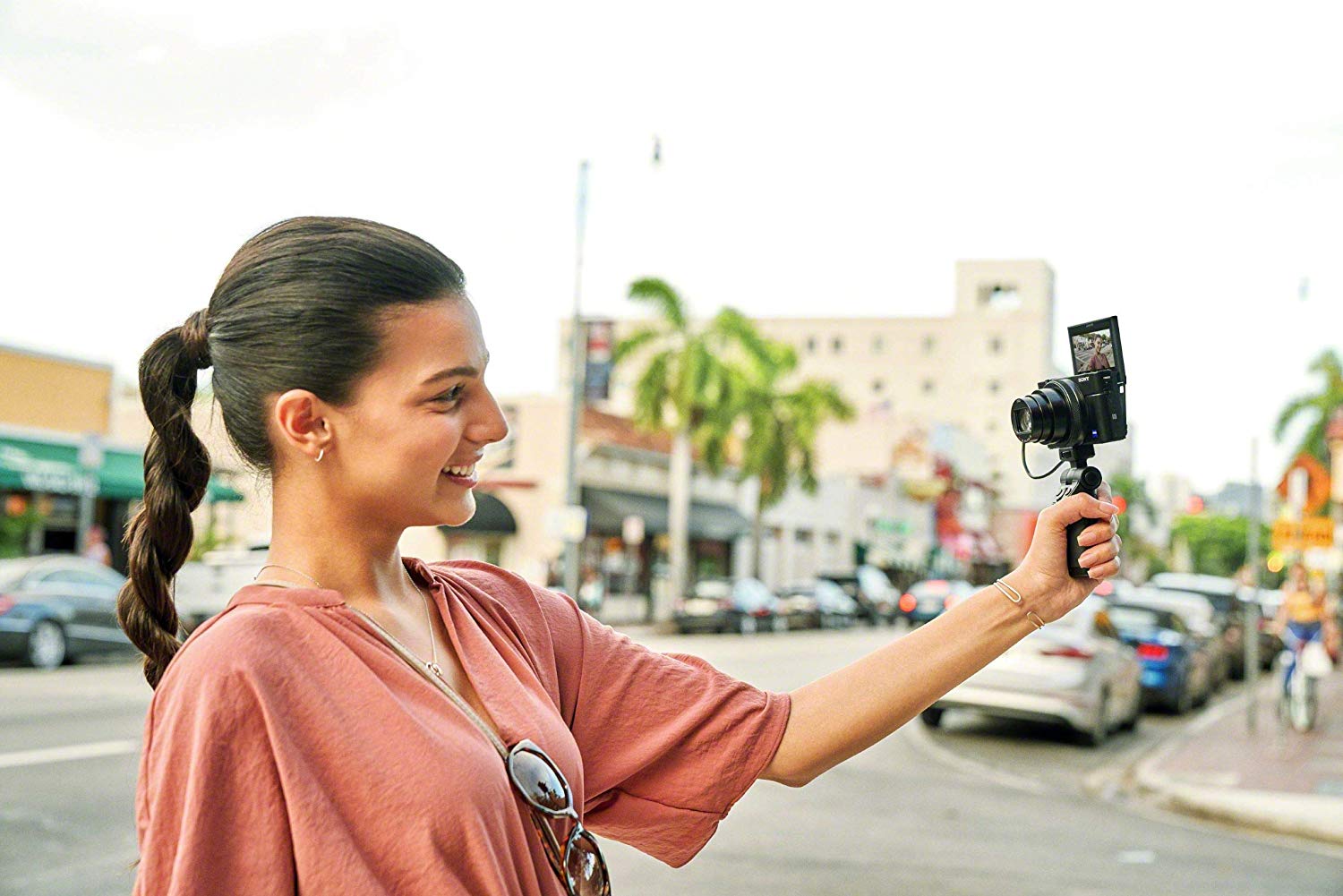 20 Best Cameras for Vlogging in 2024 (The Ultimate Buying Guide)