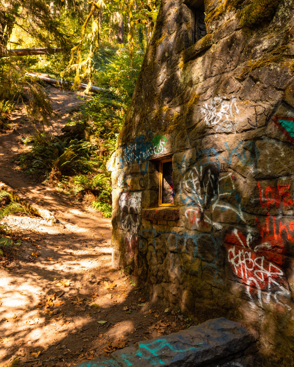 Visiting the Witch's Castle in Portland, Oregon (Hiking Guide)