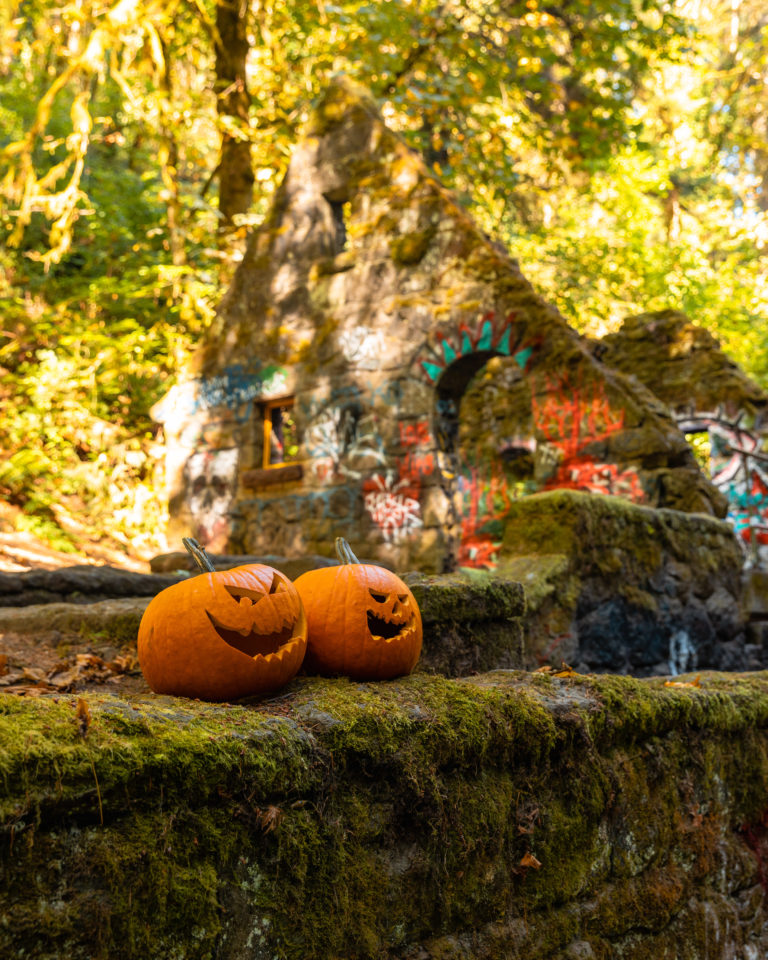 Visiting the Witch's Castle in Portland, Oregon (Hiking Guide)