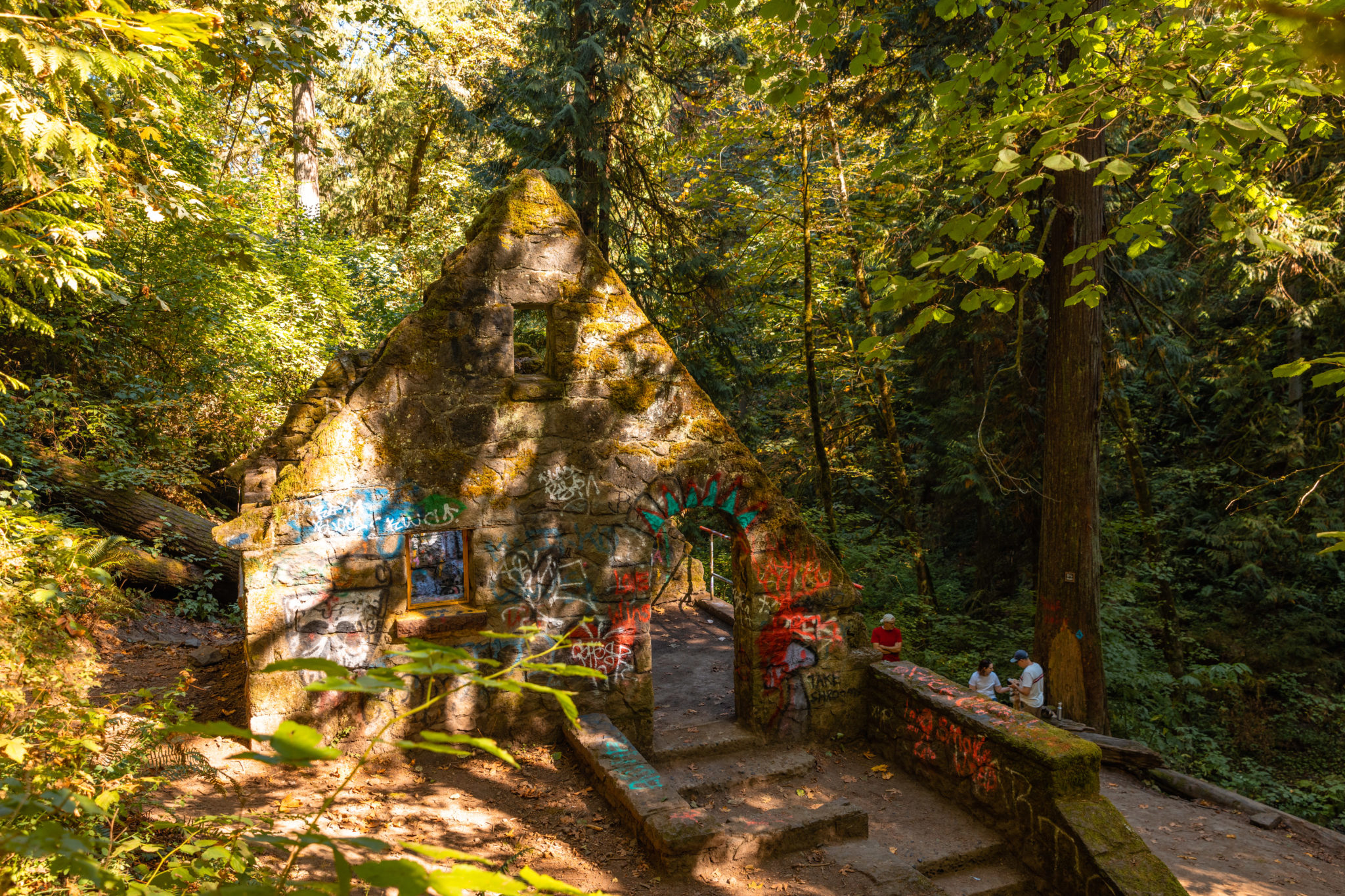 Visiting the Witch's Castle in Portland, Oregon (Hiking Guide)