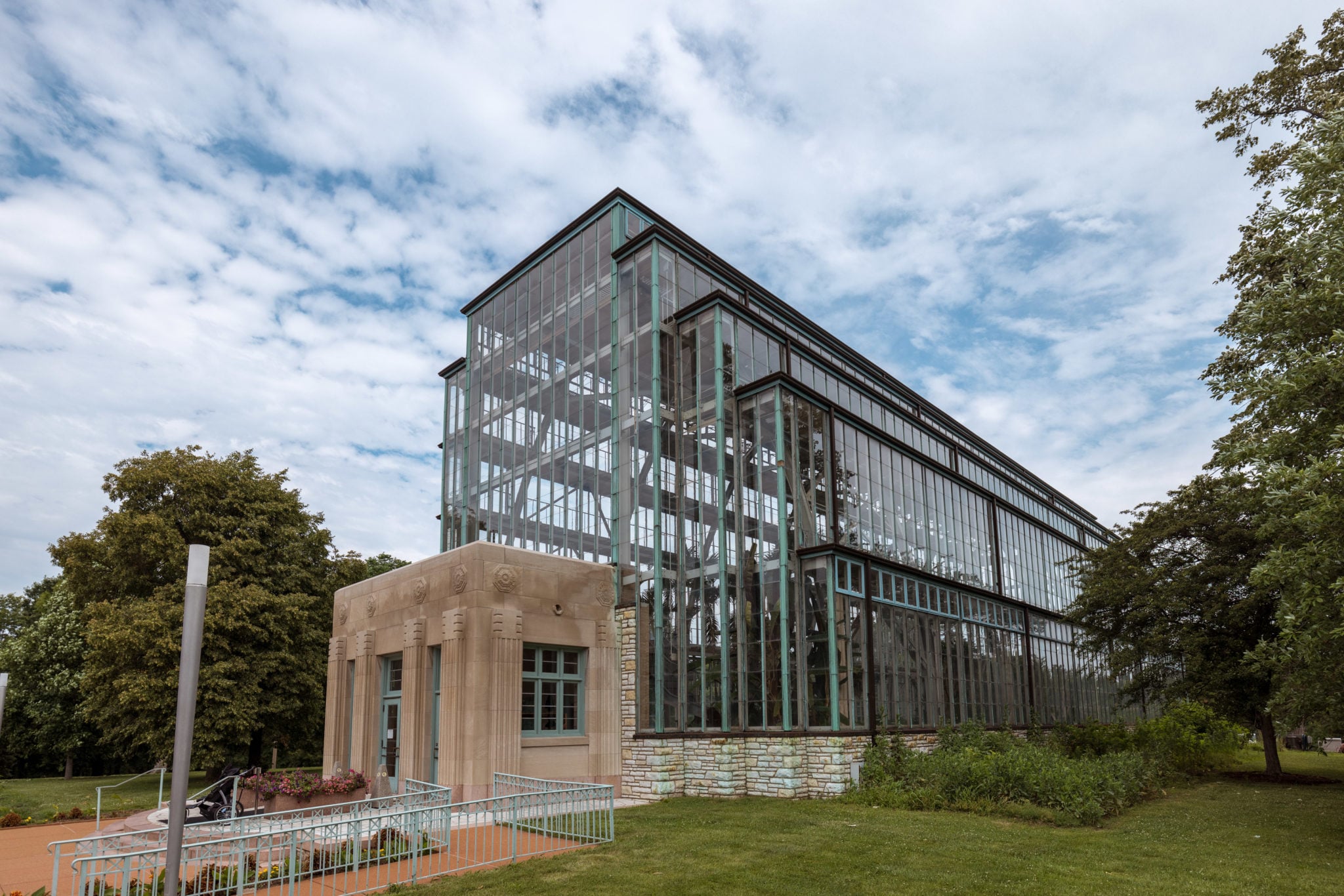 Exploring the Jewel Box in Forest Park, St. Louis (Travel Guide)