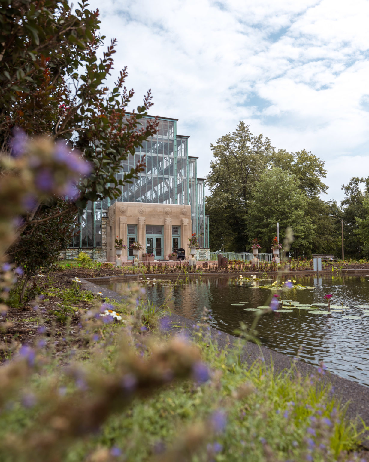 Exploring the Jewel Box in Forest Park, St. Louis (Travel Guide)