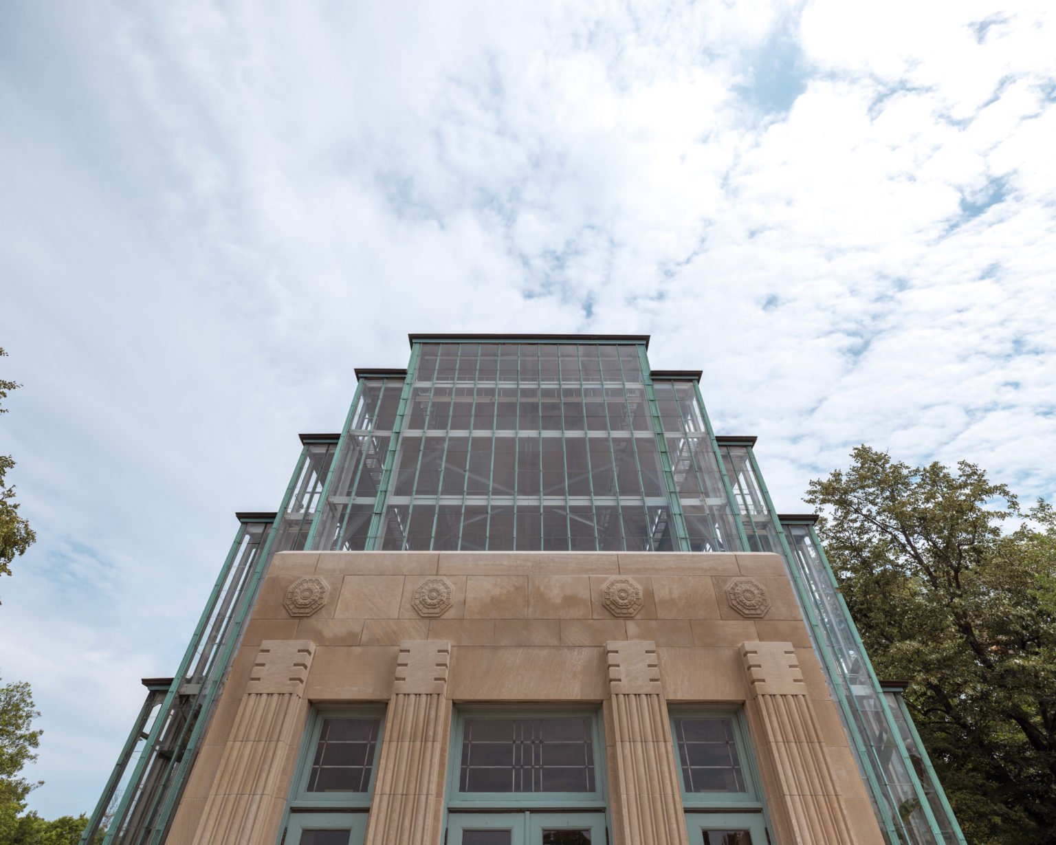 Exploring the Jewel Box in Forest Park, St. Louis (Travel Guide)