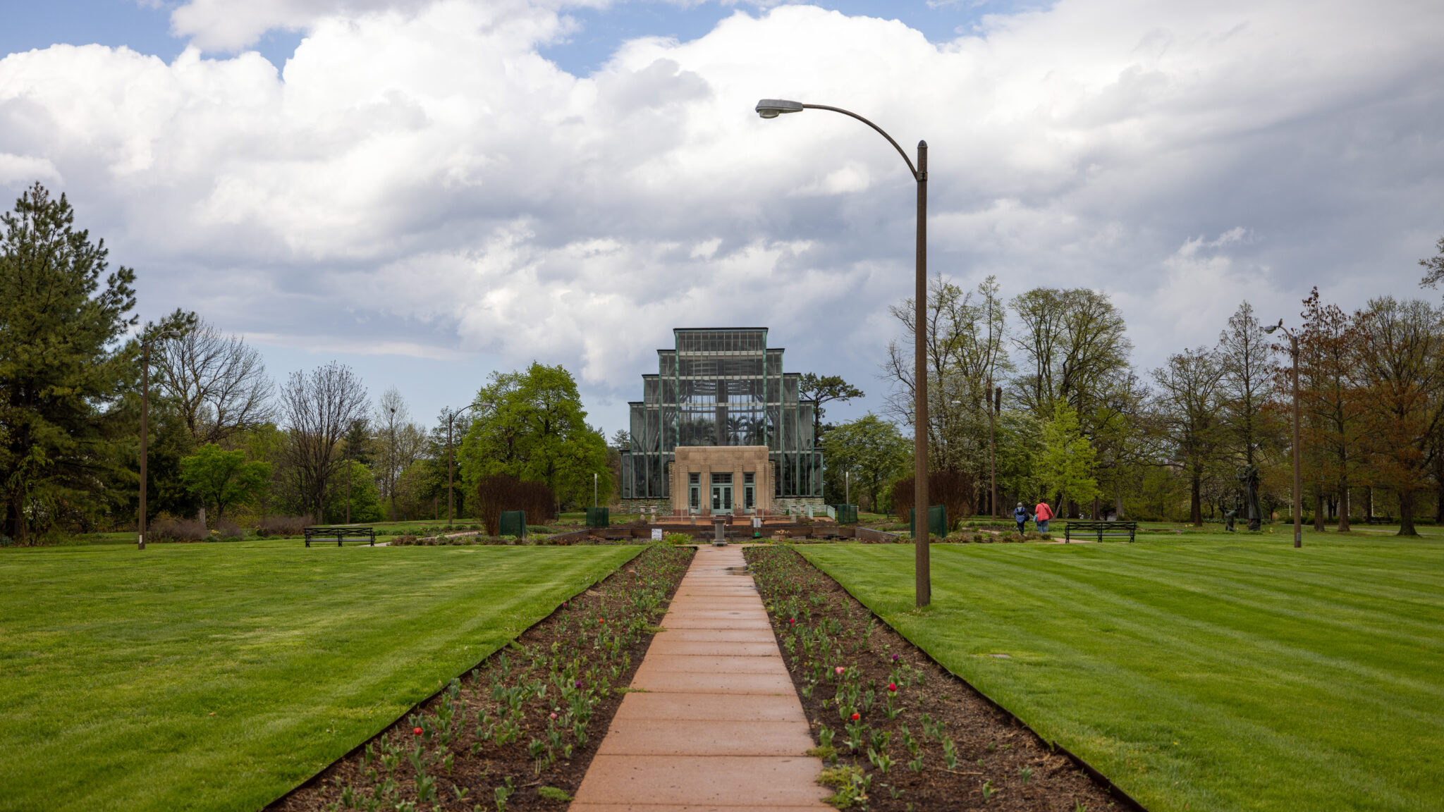 Exploring the Jewel Box in Forest Park, St. Louis (Travel Guide)