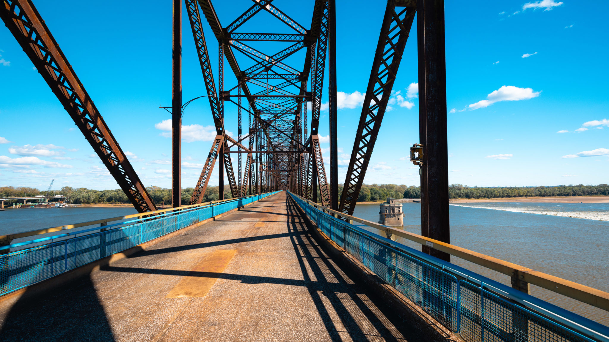 Visiting the Old Chain of Rocks Bridge (Pictures)